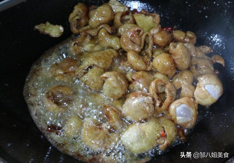 Clean the pig intestines with a clever trick. It is clean and has no ...