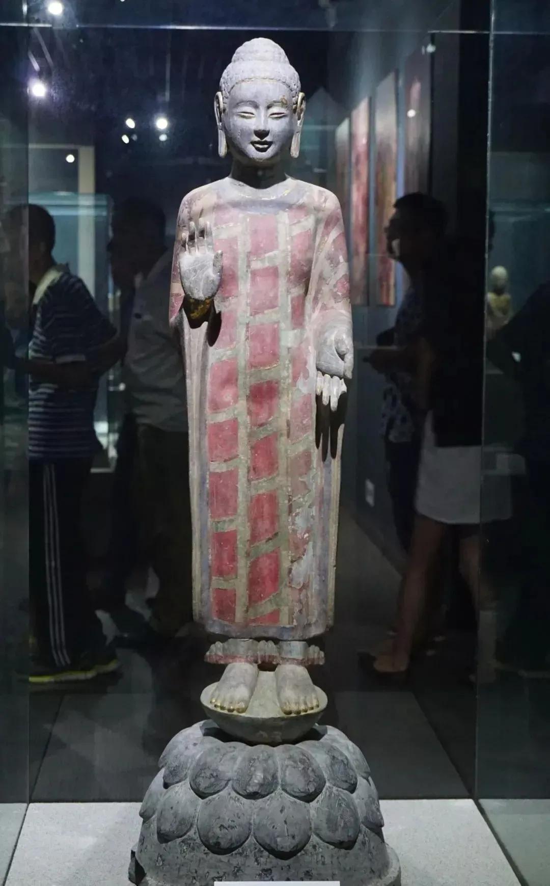 The stunning beauty of Buddha statues in Longxing Temple in Qingzhou ...