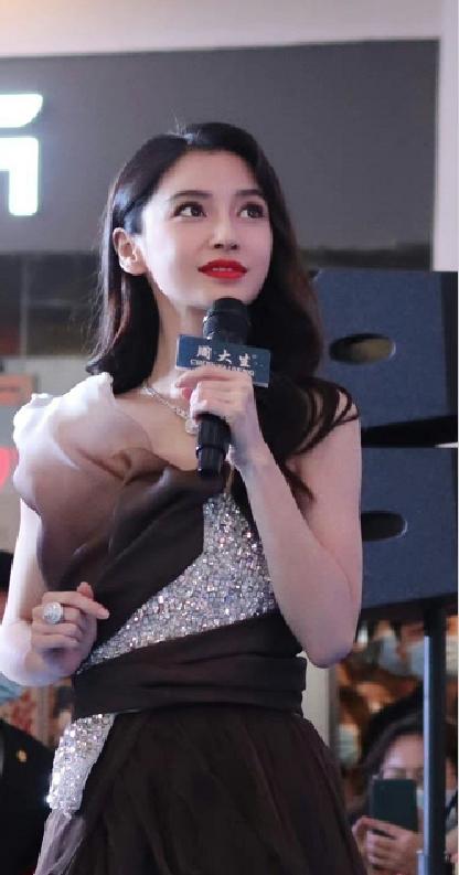 Angelababy, this is a change of stylist?The appearance value is back to ...