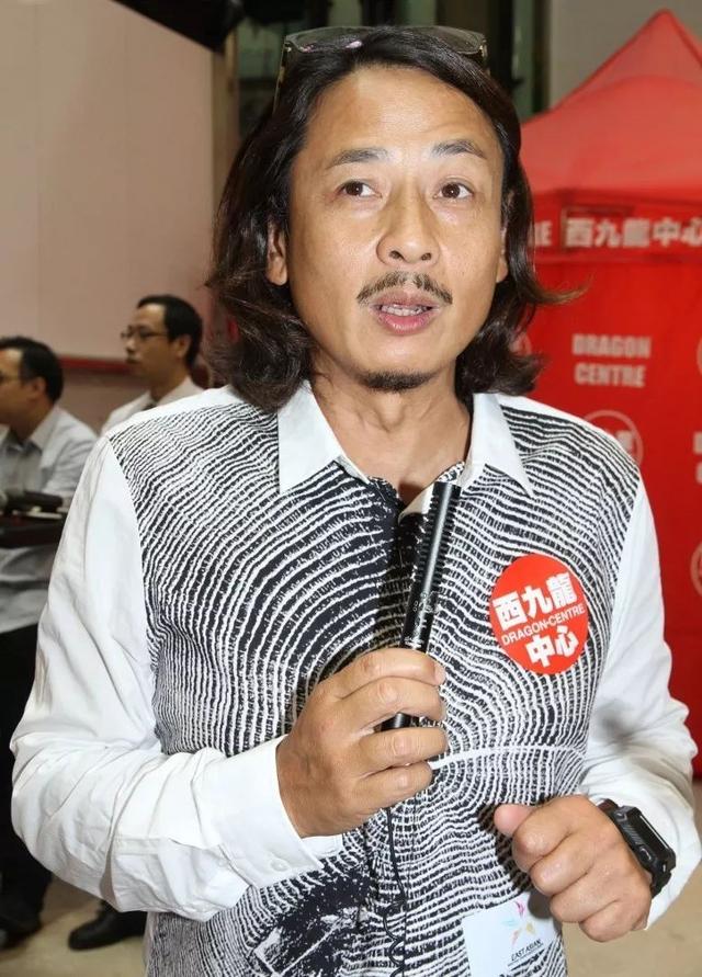 Courage!53-year-old TVB former green leaf Huang Zefeng revealed that he ...