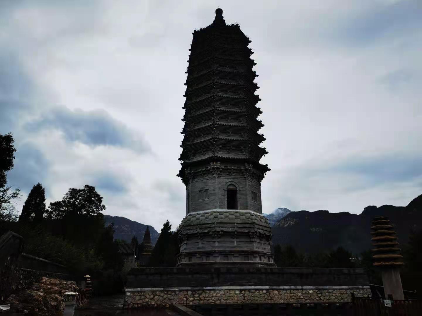 Visit the Yunju Temple in Beijing in the middle of the rain, visit the ...
