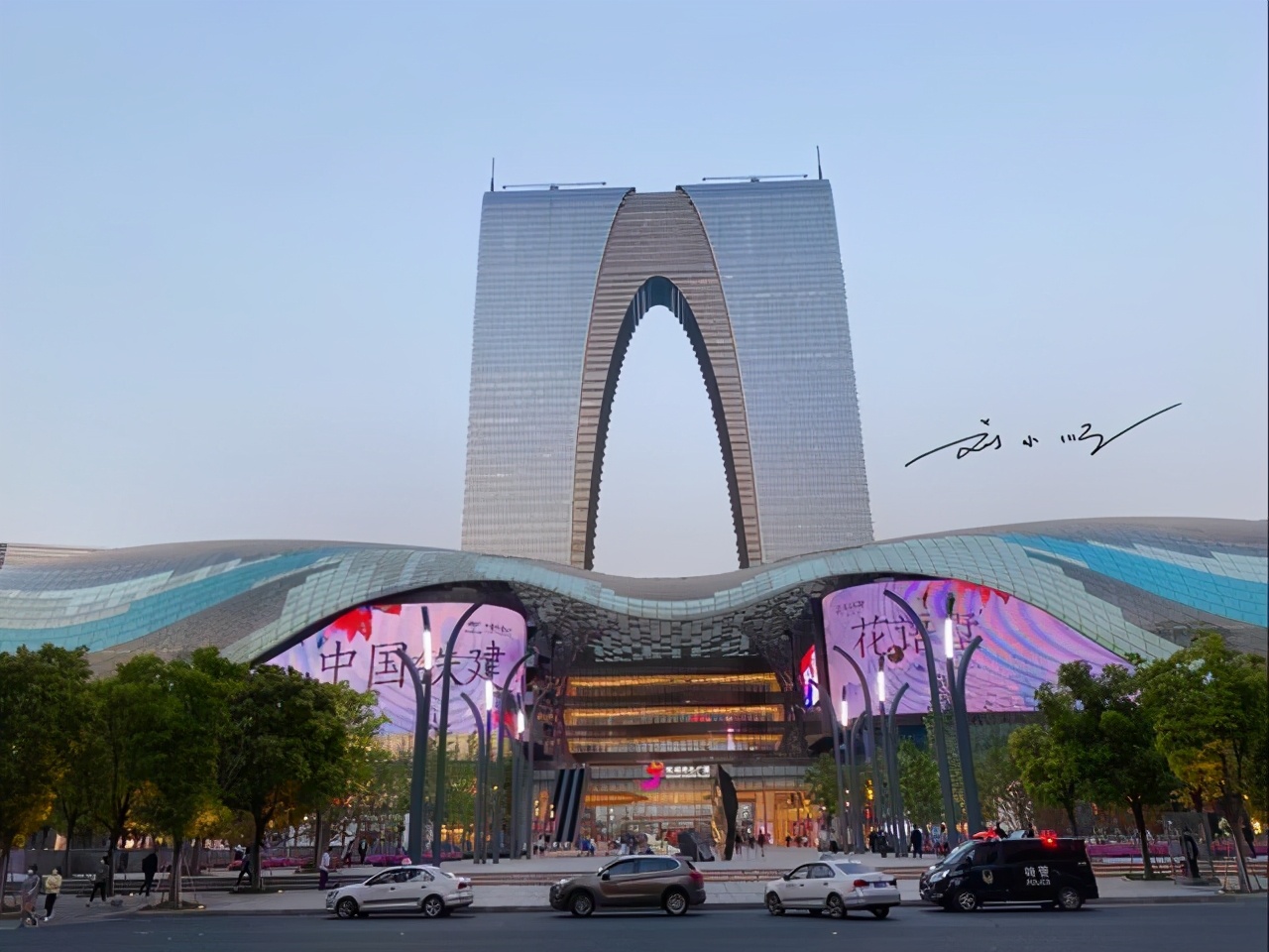 There is a famous landmark in Suzhou. Everyone calls it "big autumn ...