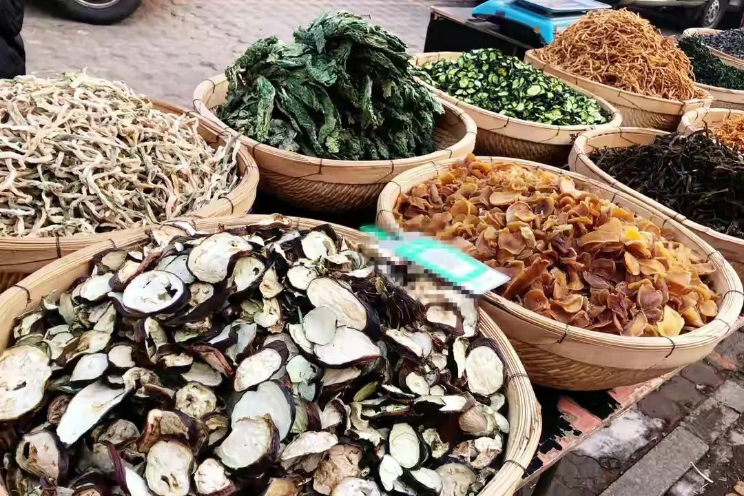A farm chef for 20 years; teaches you how to make dried vegetables ...