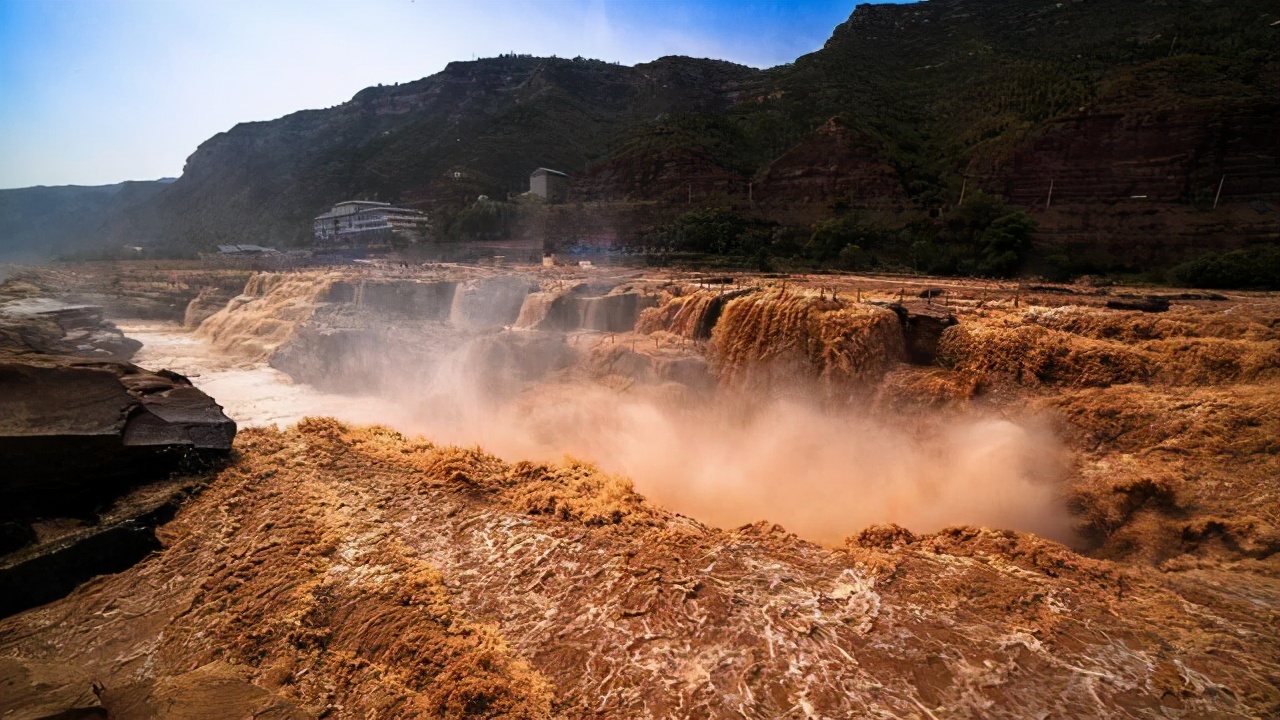 The water of the Yellow River turns green and clear!What does this ...