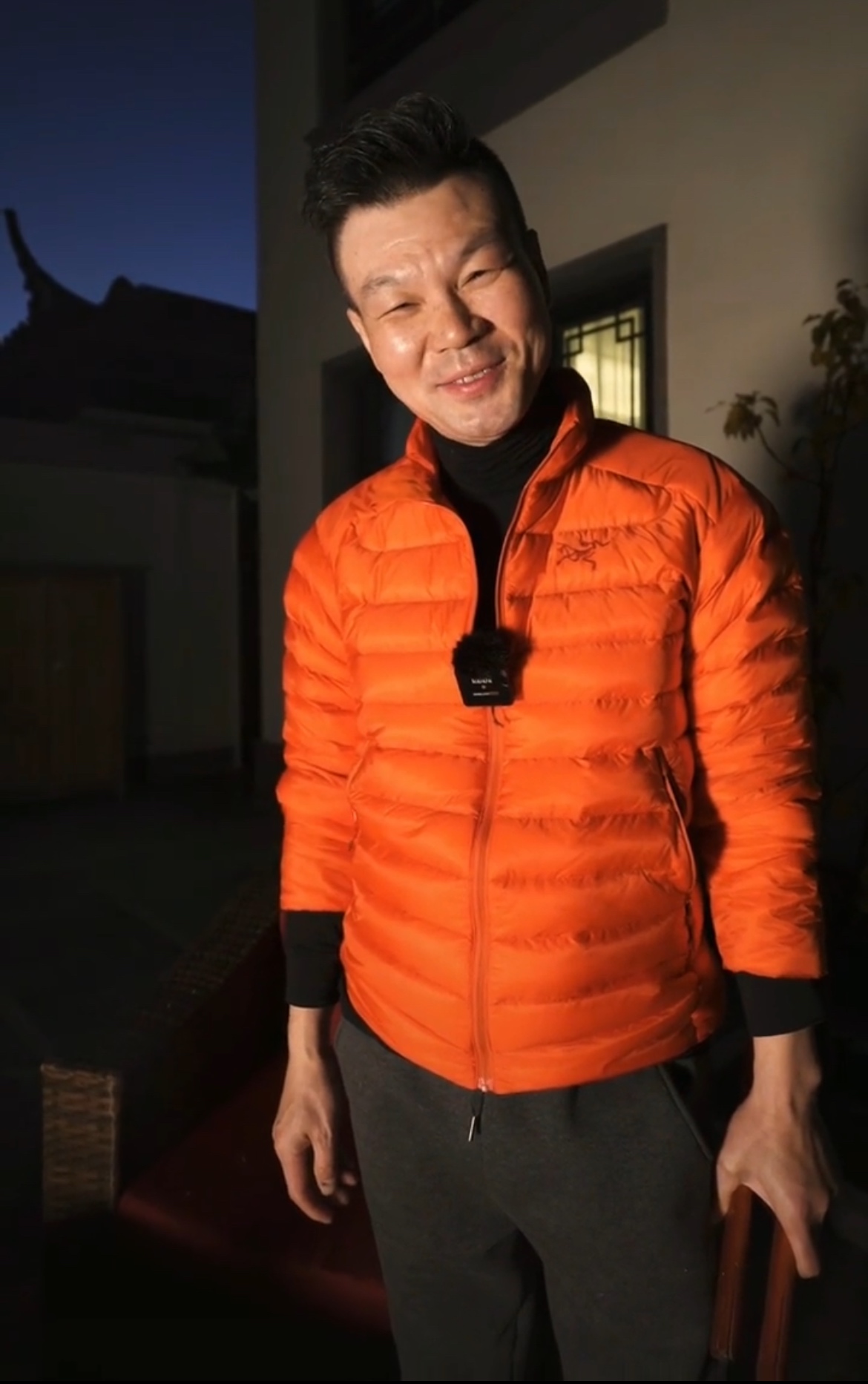 The well-known host Li Bin recovered from a serious illness with a ...