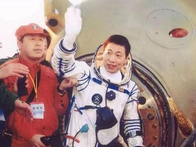 Yang Liwei returned to Earth in 26 seconds after his death. Behind the ...