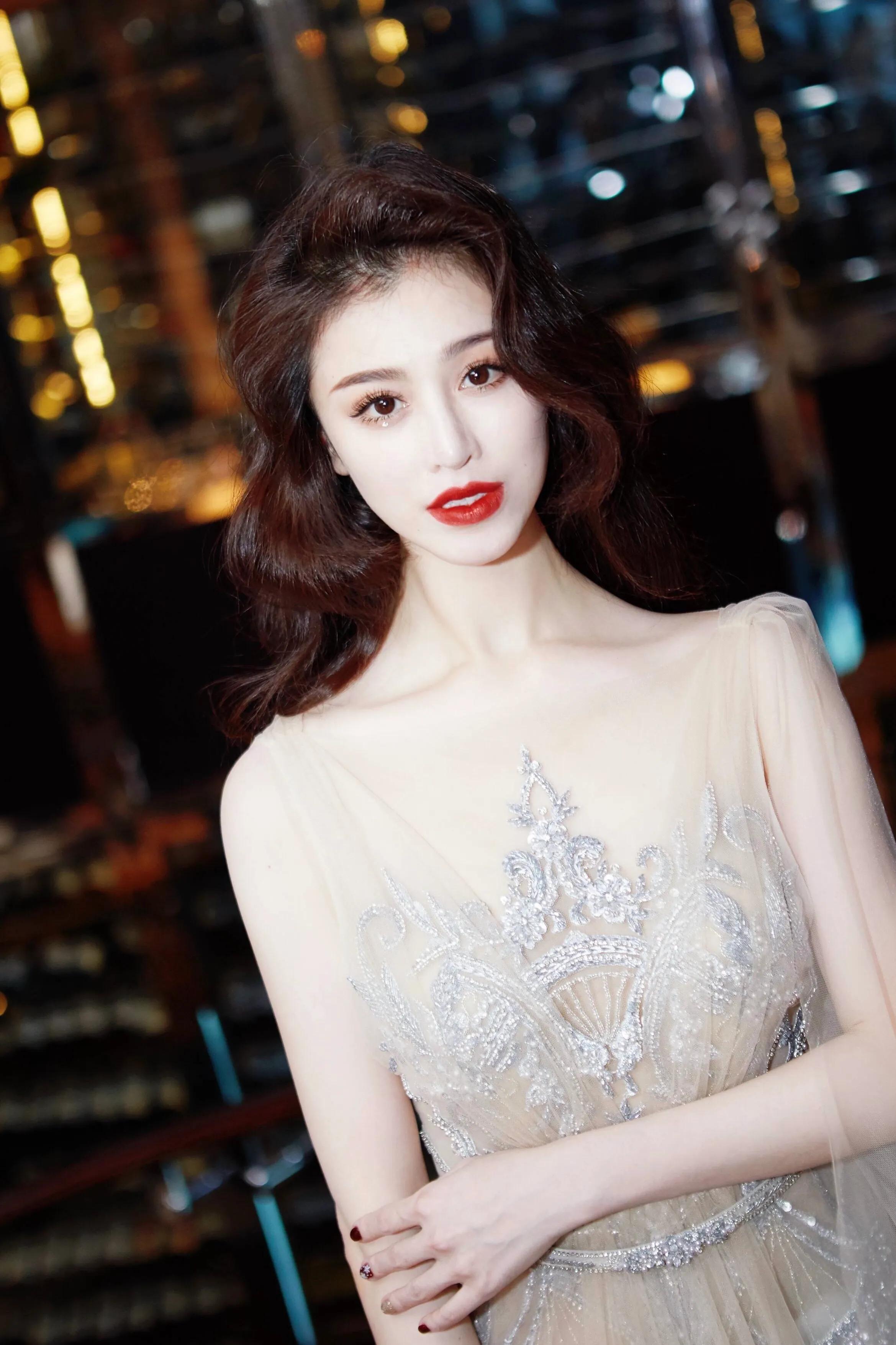 Sexy Goddess Ge Tian Photo Album - iNEWS