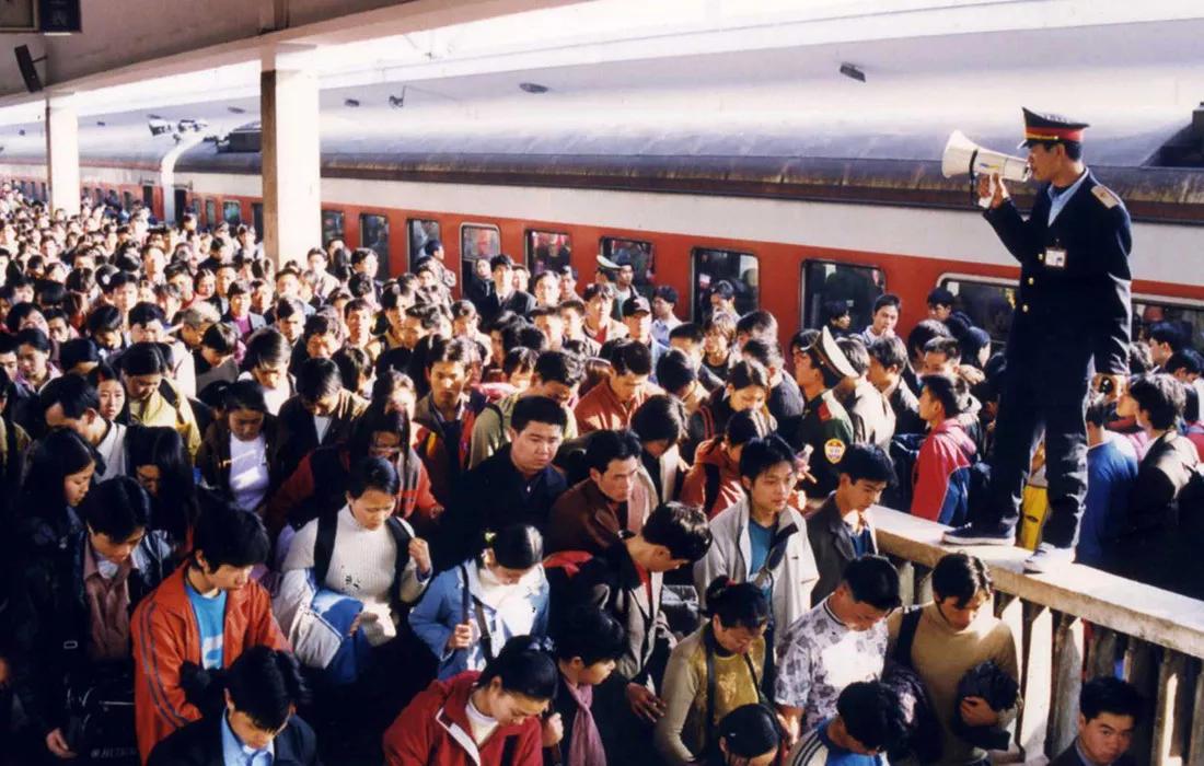 Old photo: Guangzhou Railway Station, 80-90s - iNEWS