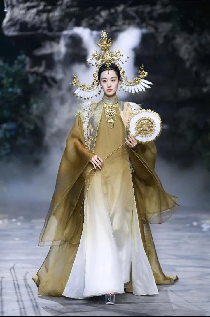 (Heaven Gaia) 2022 spring and summer high-end ready-to-wear - iNEWS
