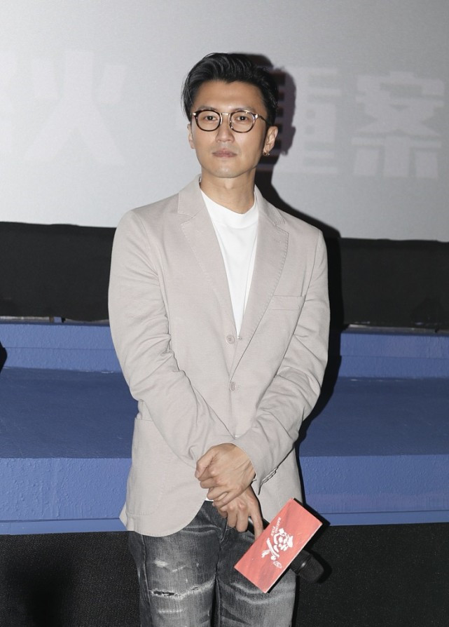 Nicholas Tse is still so handsome at 41 years old, wearing a suit and ...