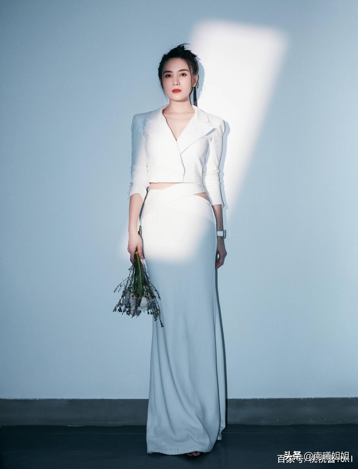 A 40-year-old middle-aged woman wears short shorts less in summer ...