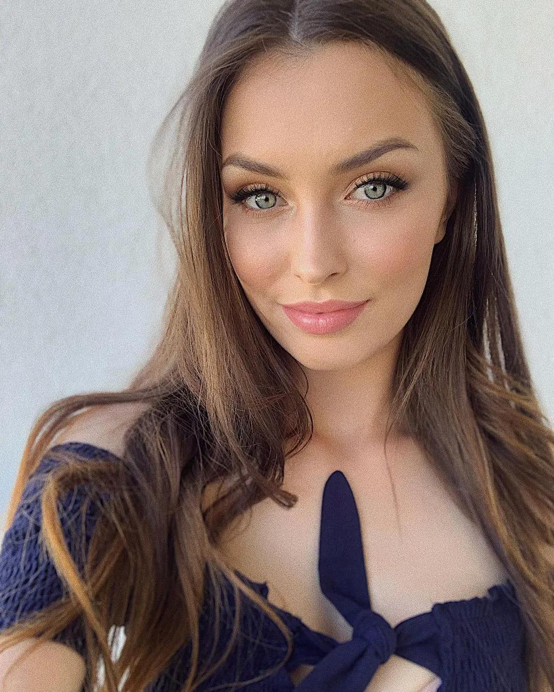 Polish beauty model olaprzywitowska with beautiful blue eyes - iNEWS