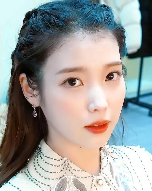 Korean national sister Lee Ji-eun (IU) - iNEWS