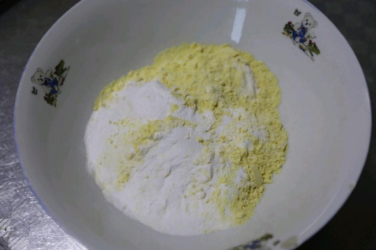 1 bowl of cornmeal, plus 1 bowl of glutinous rice flour, make a soft ...