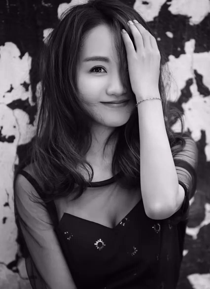 Yang Rong stunning everyone at a glance - iNEWS