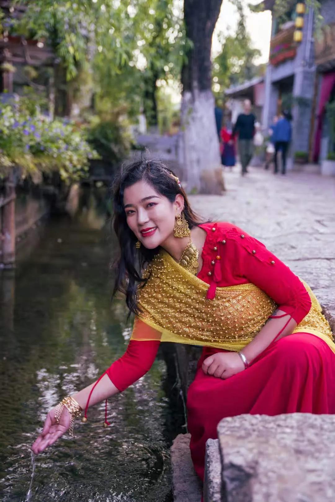 The single "In Lijiang" from the Yulong Girl group is online and the Dashan girl sings with love ...