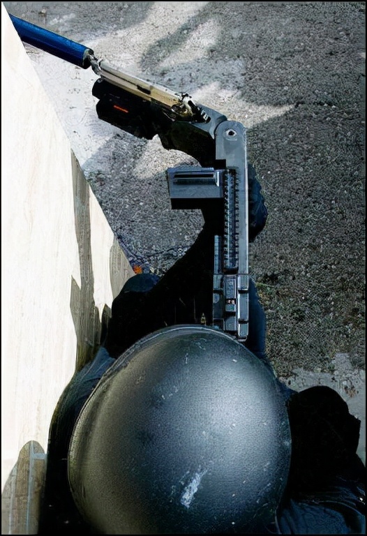 A bullet that can turn?——Israel Corner Shot corner shooting system - iNEWS