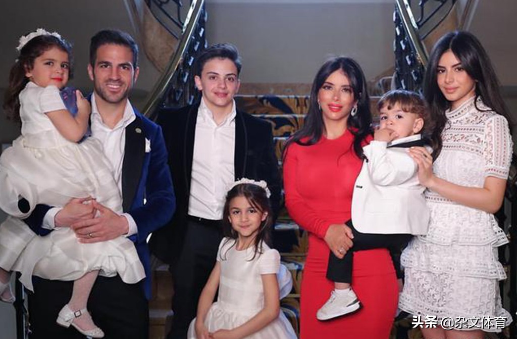 Fabregas has 5 children!Only 12 years behind his eldest daughter, the ...