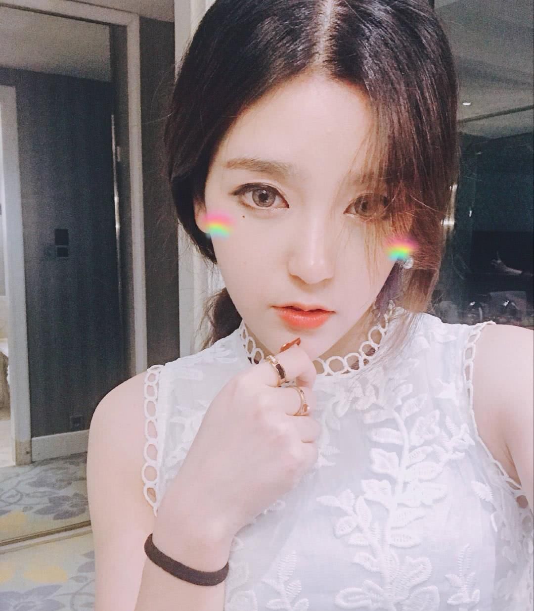 Rita, one of the four golden flowers of LPL, released her first solo ...