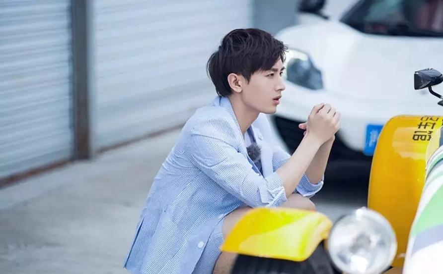 Xiao Ba broke the news: Xu Kai, Cheng Yi, Yang Mi, Wang Yibo - iNEWS