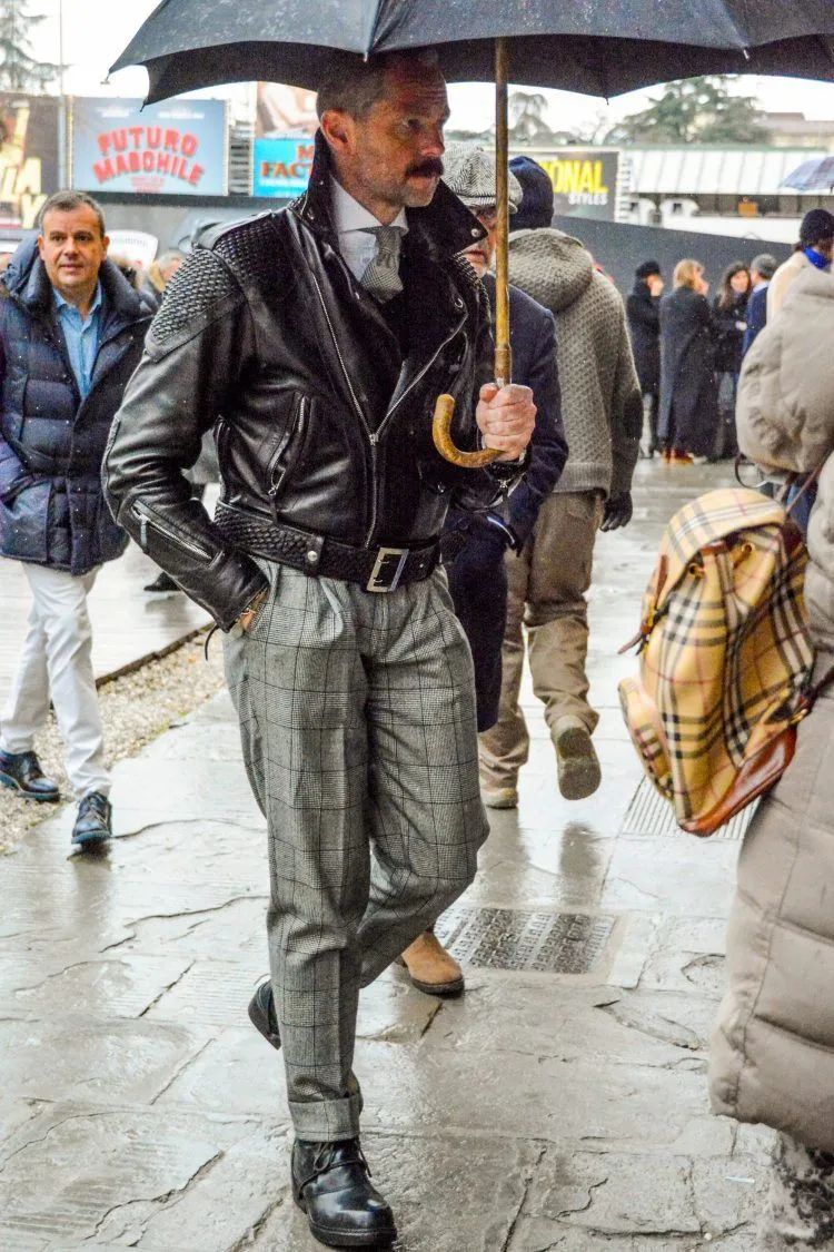 What is a classic style for men? Look at trousers + leather jackets ...