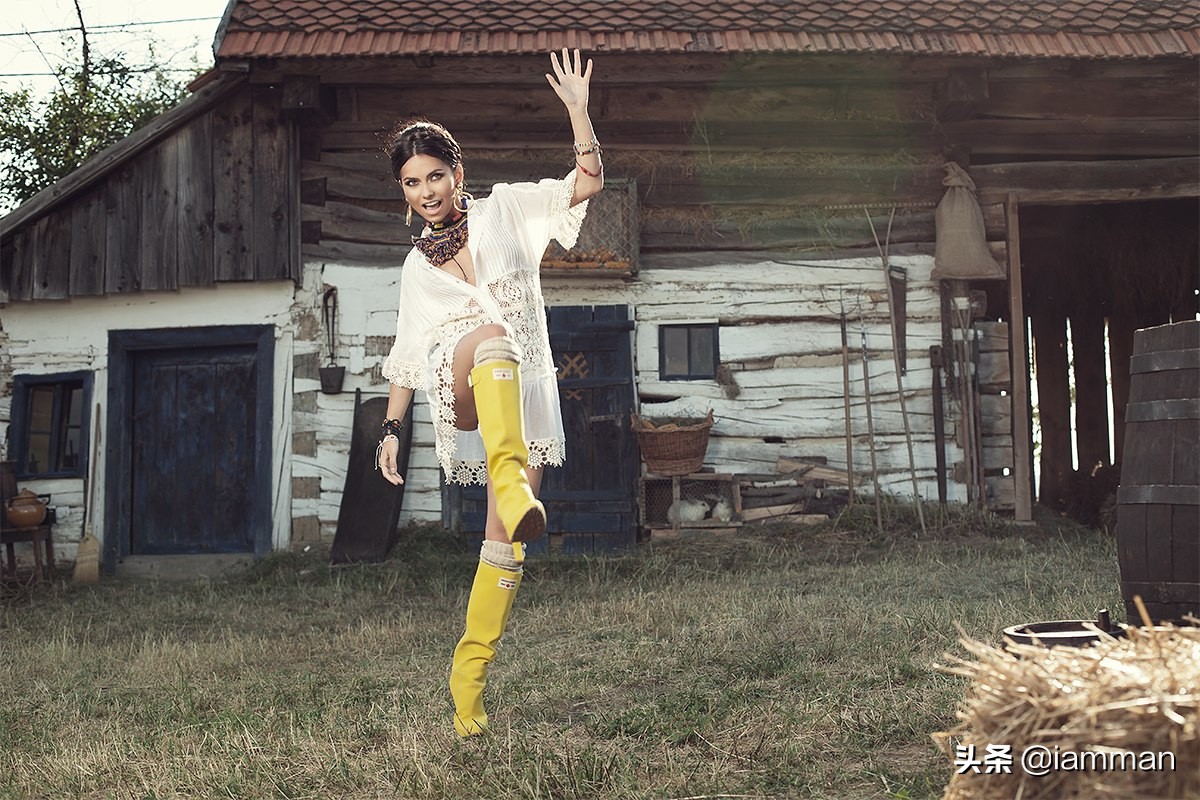 Romanian singer and dancer Inna - iNEWS