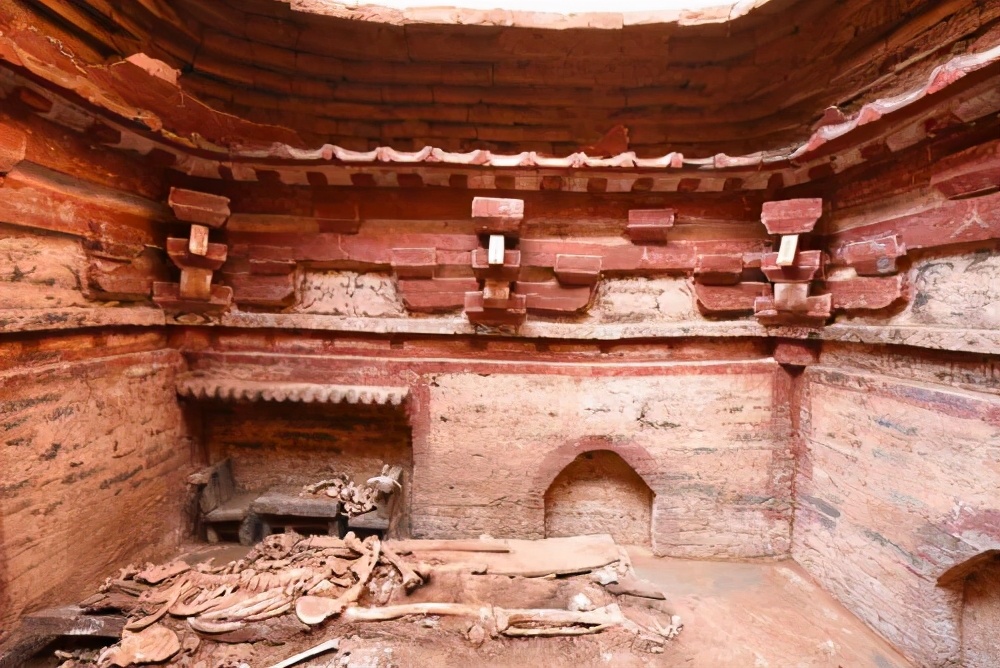 After the emperor's death, his concubines were buried with each other ...