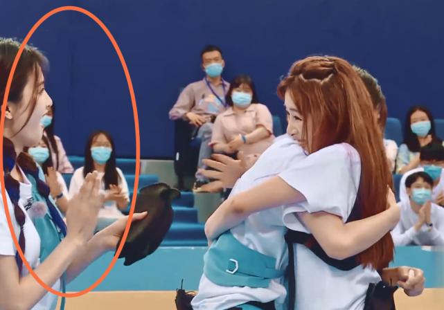 When Princess Baby hugs Zhang Hanyun, Deng Ziqi and Huang Xuxi are in charge of the atmosphere ...