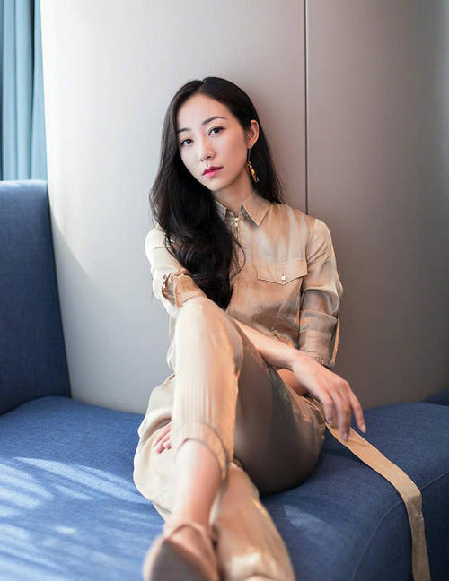 What family is Han Xue? 1100 square villas in the yard of the house ...