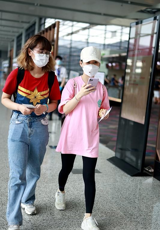 After nine ball days, Pan Xiaoting finally made a high profile, showing ...