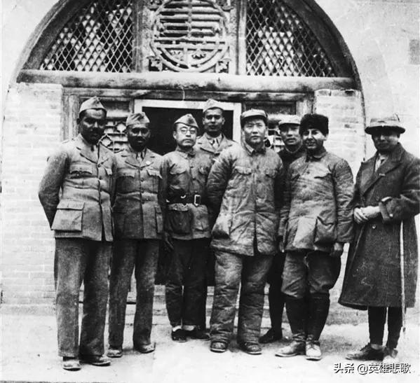 1. After the four fronts joined forces, why did Zhang Guotao insist on ...