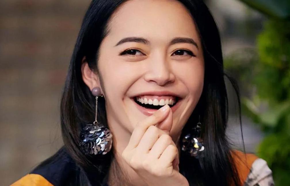 These celebrities show their teeth when they laugh. Some are good ...