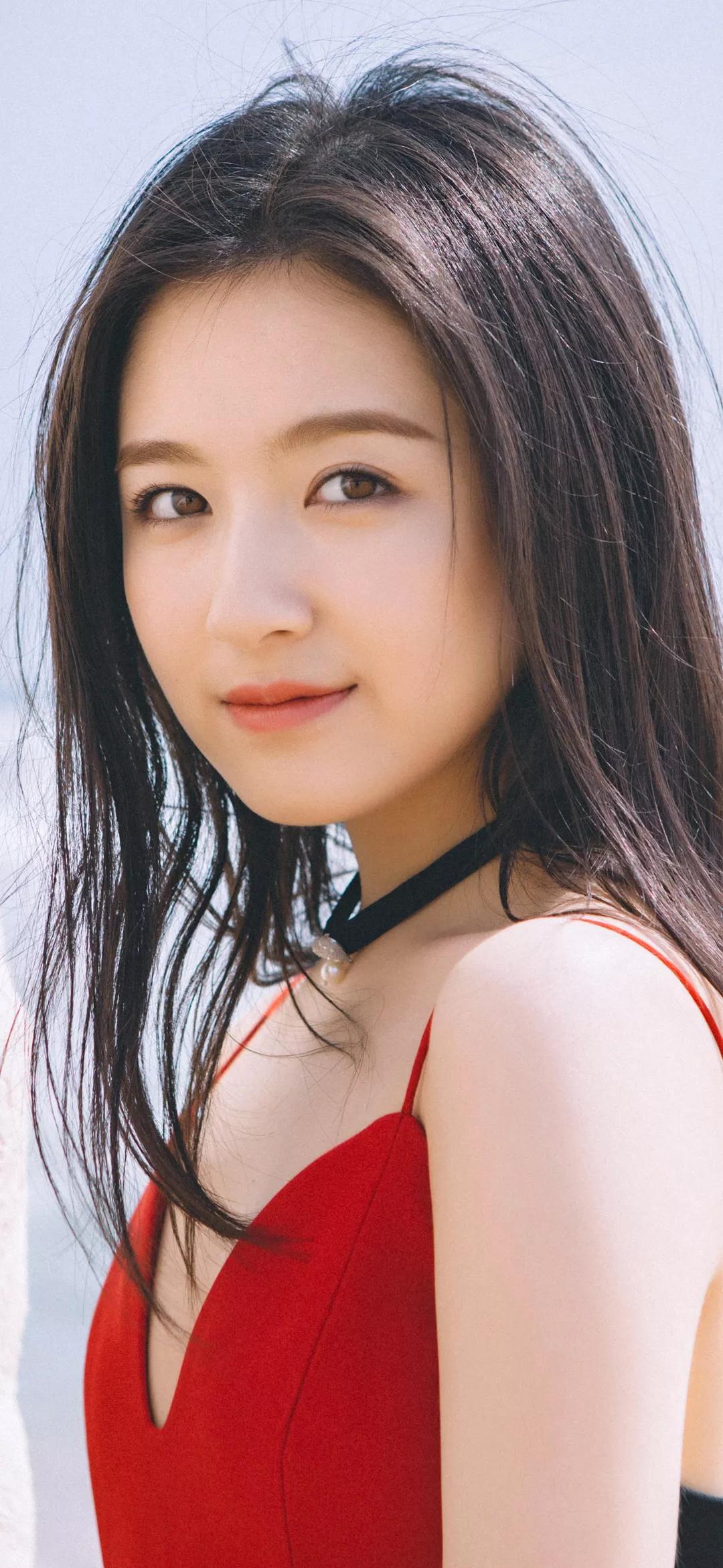 Like a flower like a jade, the young and beautiful Li Landi - iNEWS