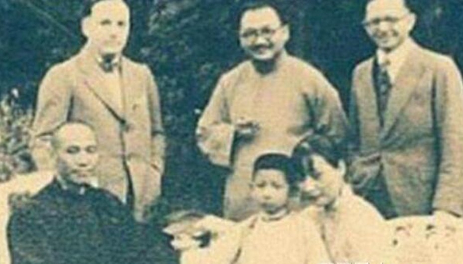 In 1946, Kong Lingjun was molested by Long Yun's son. The two sides ...