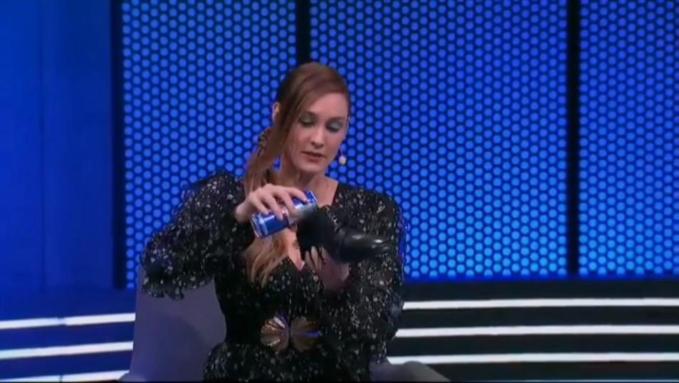 League of Legends: LEC hostess drinks shoes and wine to celebrate the ...