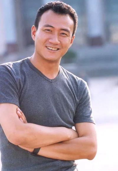 Hu Jun, the "Tie Han Tenderness", his story is far more exciting than ...
