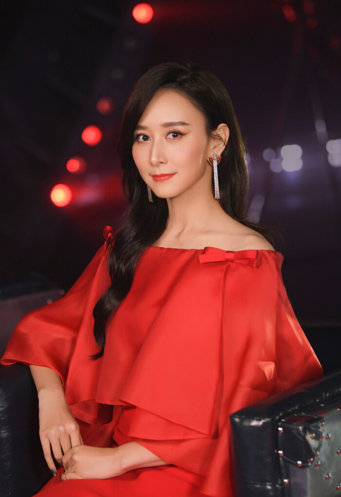 Beauty in Red: Yang Mi, Liu Shishi, Tang Yan, Zhao Liying, Yang Zi, Li Qin, Reba, Song Qian - iNEWS