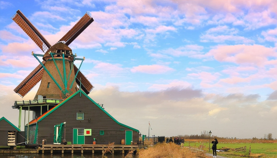 The most "open" country in the world, with open-air baths everywhere ...