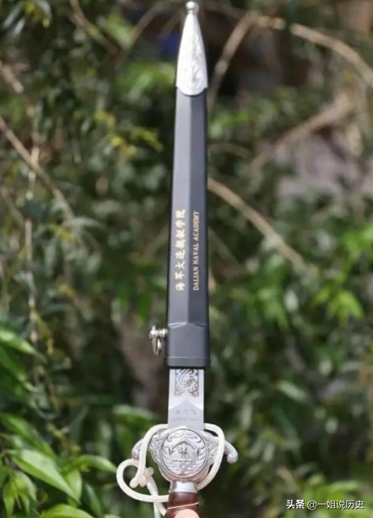 In the army, if you have these 3 sabers, it will be the supreme honor ...