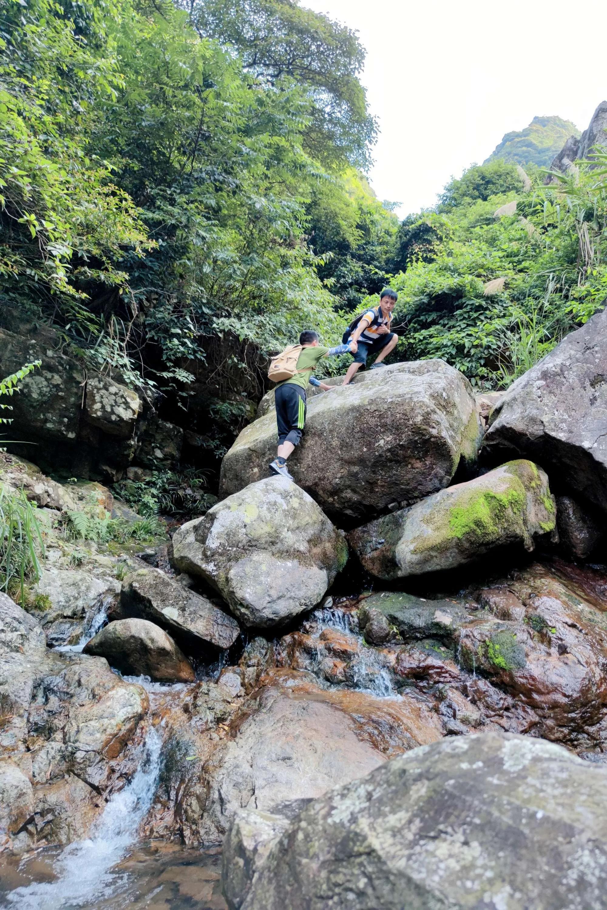 Take you to Fuzhou-the ancient waterway on the cliff's "Red Flag Canal ...