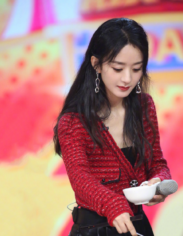 Zhao Liying Yan is bold and bold!Wearing a small fragrant jacket and ...