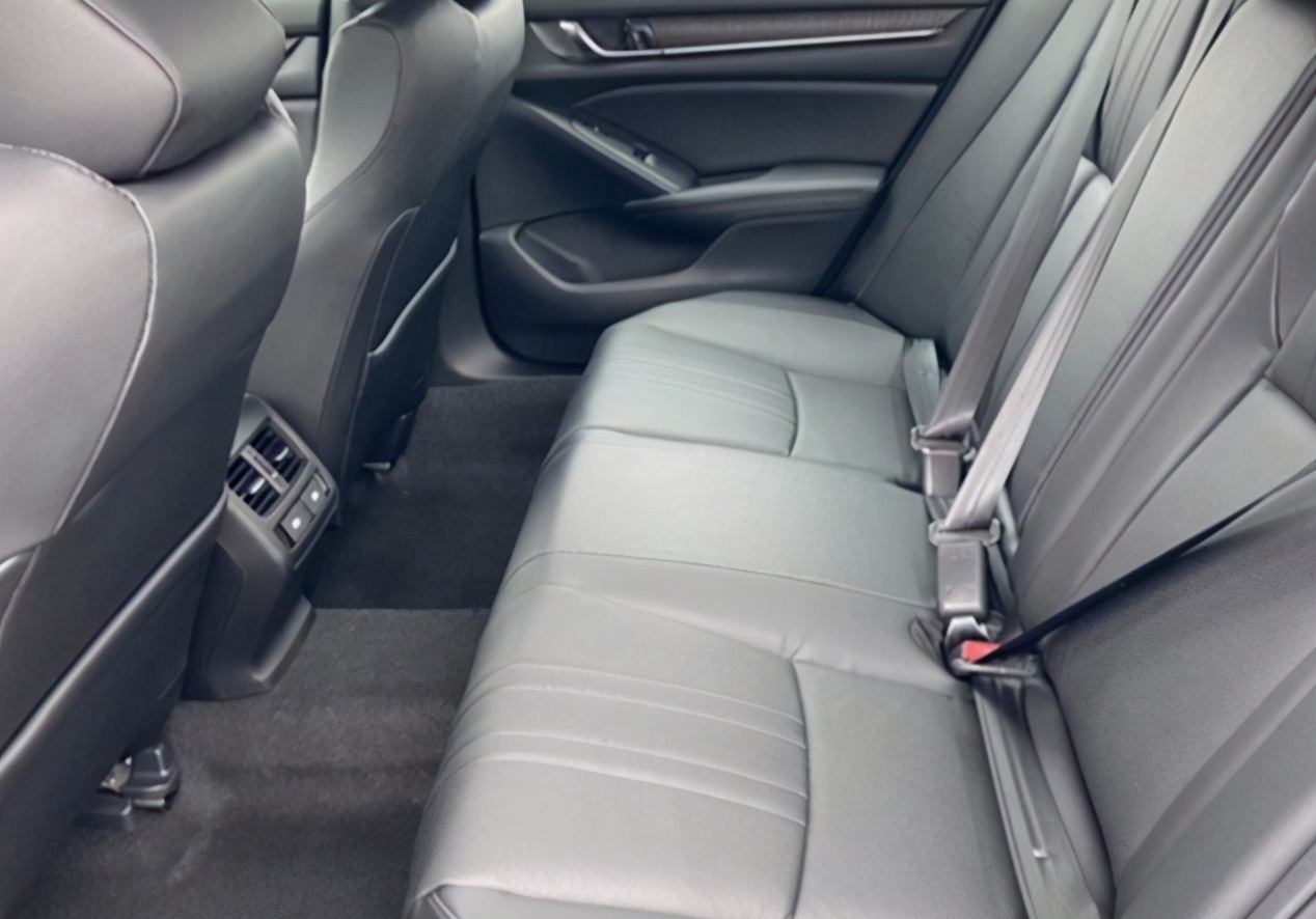 Blackened grille + 18-inch wheels, the new Accord is also "fashionable", 2.0T+10AT - iNEWS