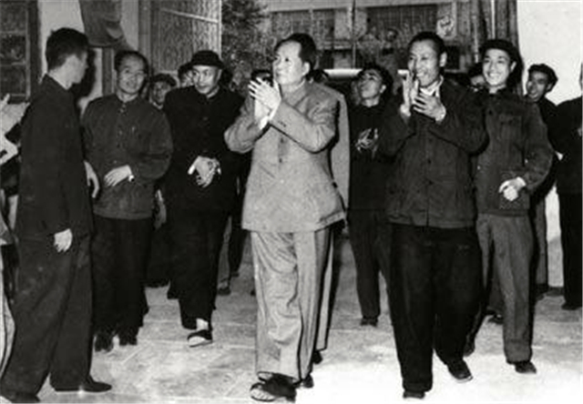 Zhang Zhizhong and Premier Zhou: Although they are brothers, they ...