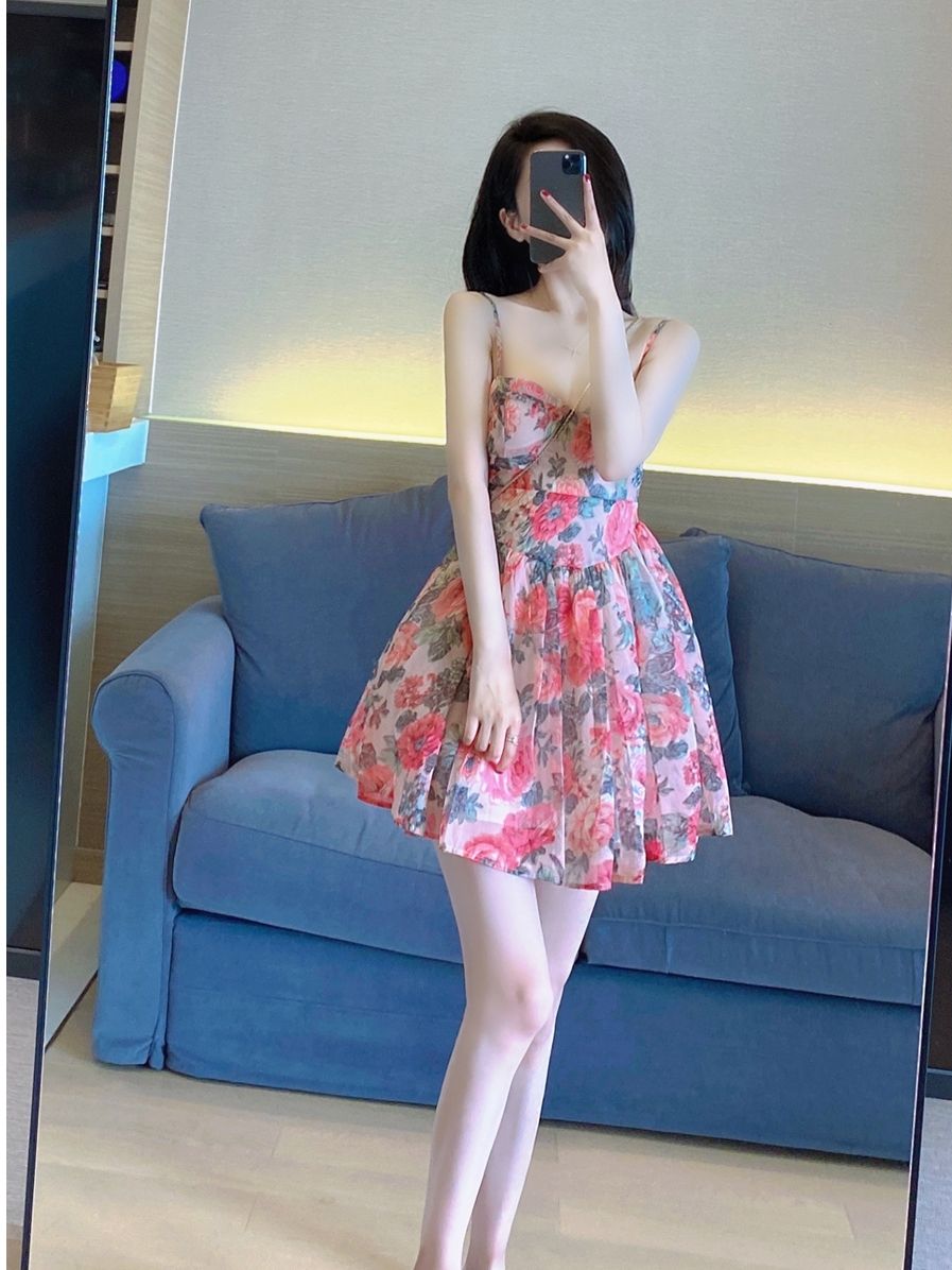 How to create a sweet and cool style for a girl, just a floral dress ...