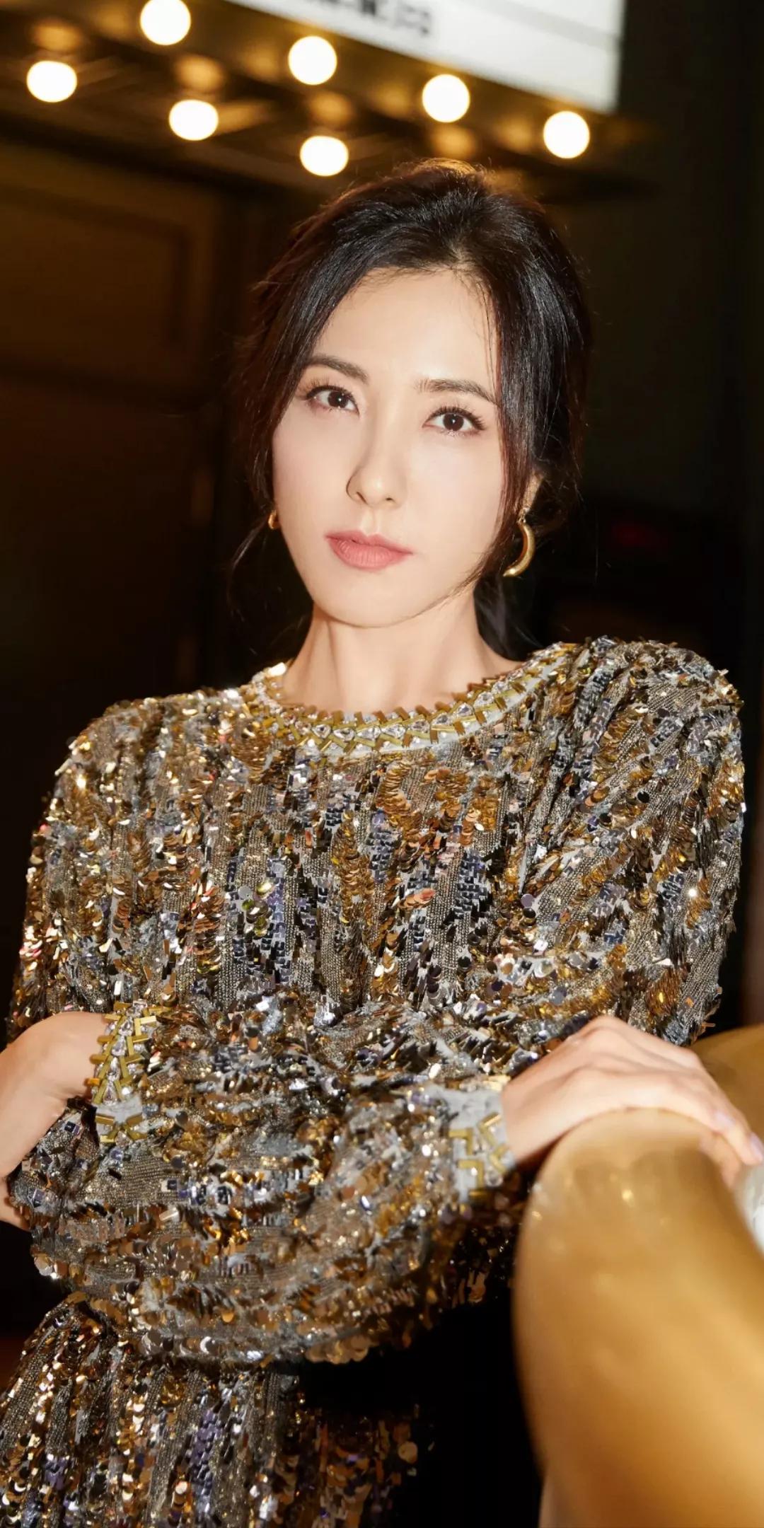 She is a Chinese opera school girl. She is still single at the age of ...