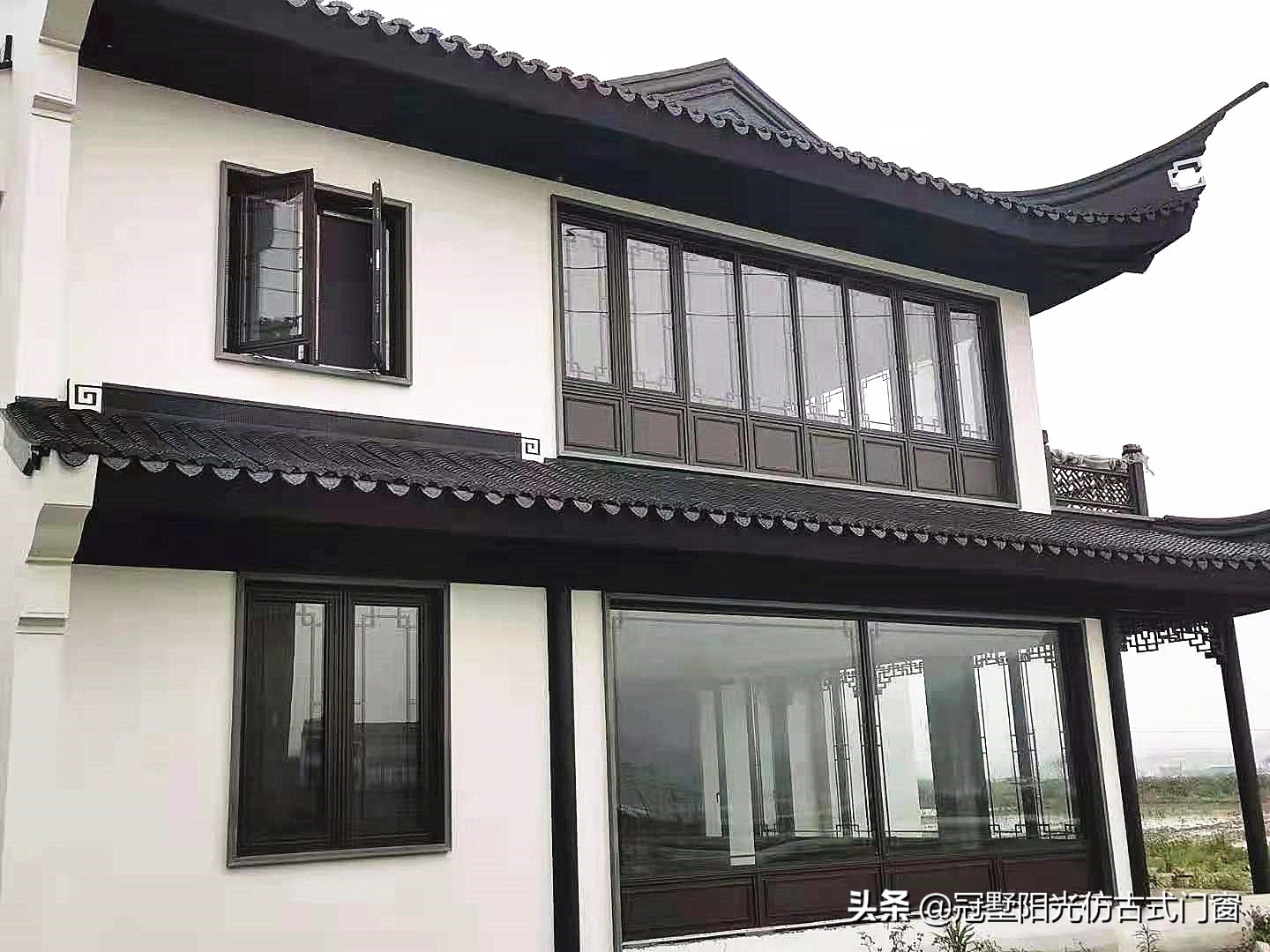 The exterior wall is decorated with Chinese lattice windows, aluminum ...