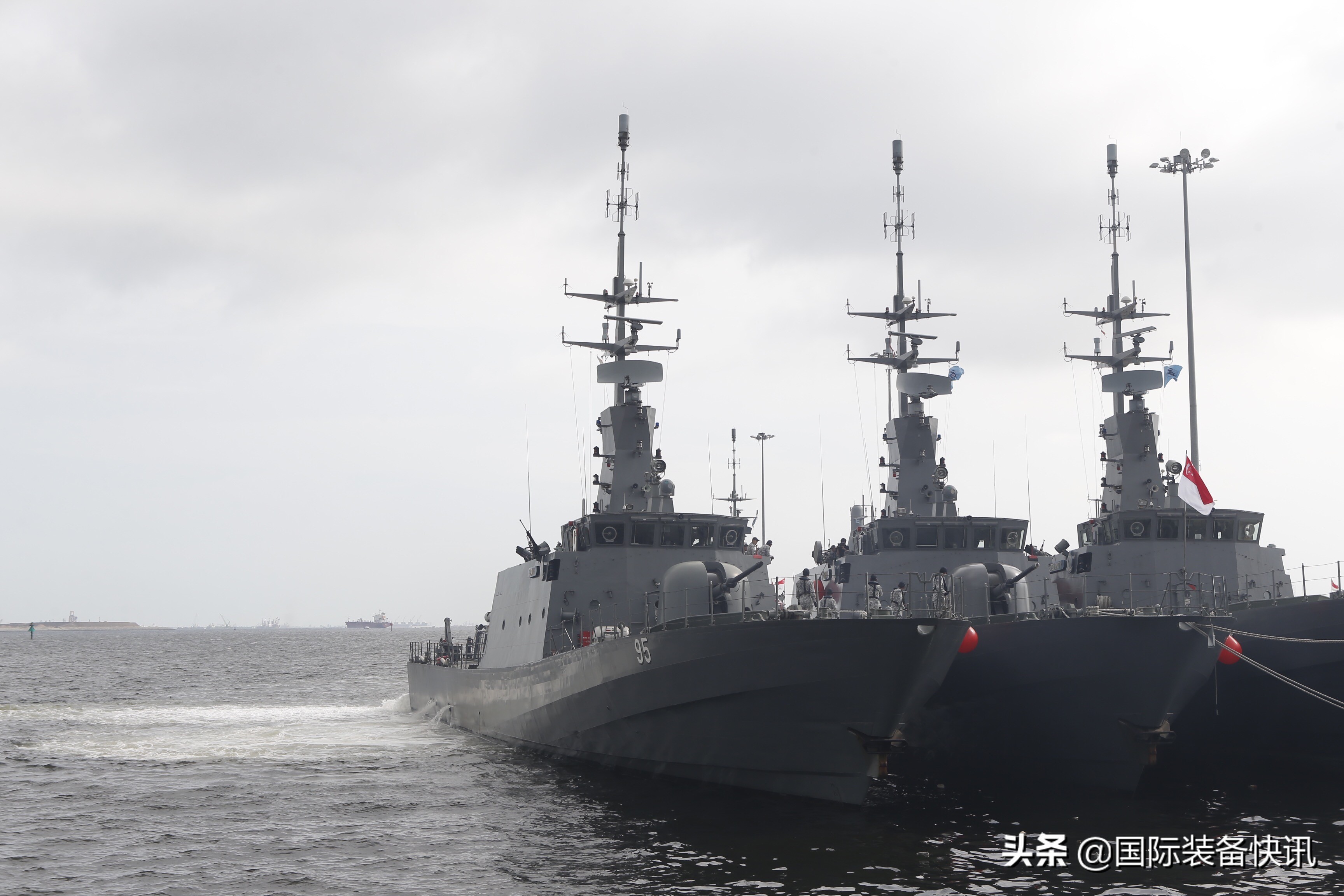 Nearly one billion U.S. dollars to build 4 600-ton patrol ships, the ...