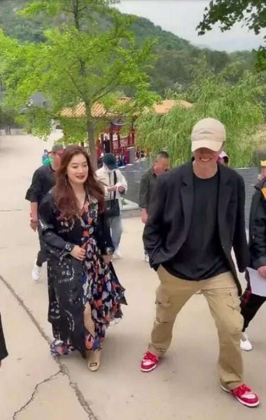 "Legend of Phoenix" Zeng Yi was not recognized by a passerby when he went out, and the other ...