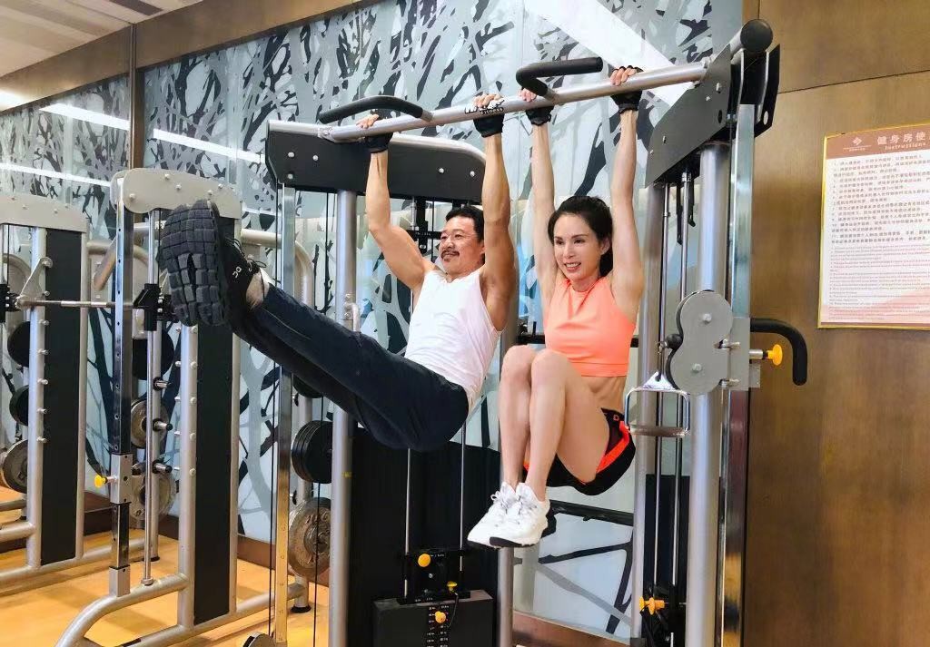 Zhang Fengyi and Li Ruotong's fitness photos exploded!65-year-old Zhang Fengyi has a very good ...