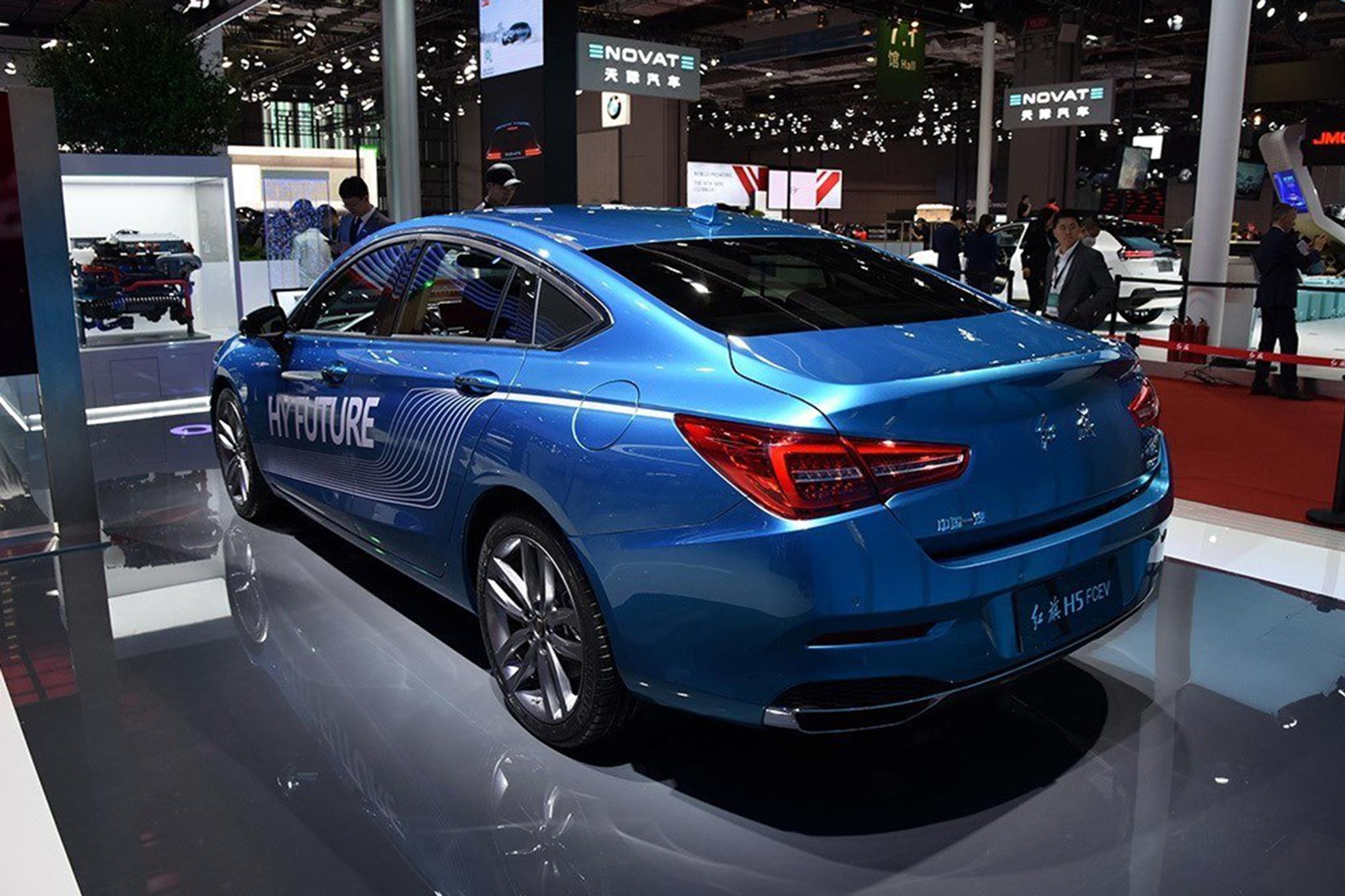 China's first successfully ignited hydrogen fuel vehicle, Hongqi H5 ...